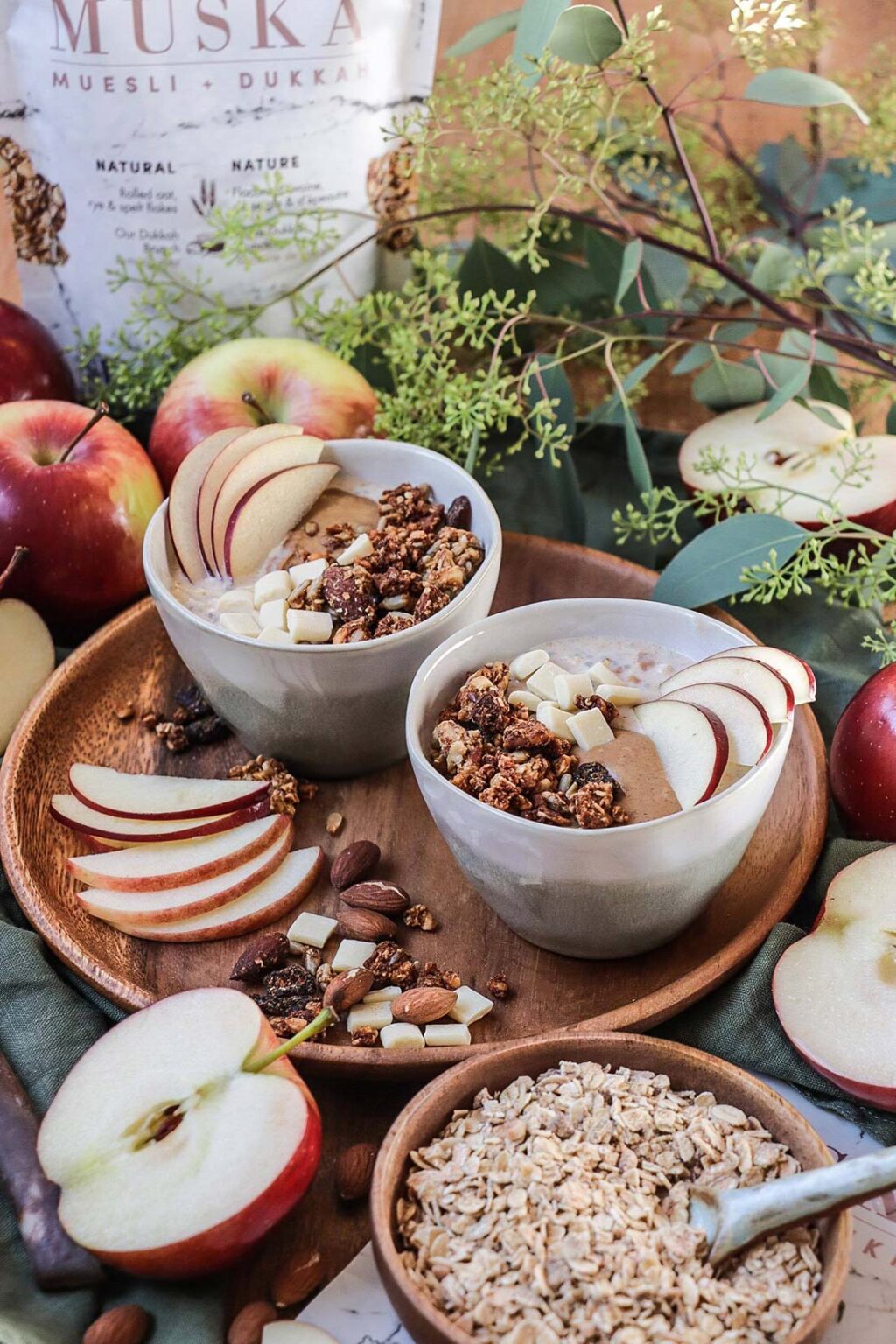 Apples Oatmeal with Gluten-Free Granola | La Fourmi